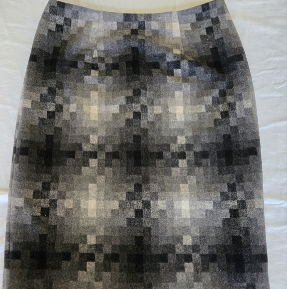 Zelda | Skirts | Chic Pixel Pattern Pencil Skirt In Black And Gray ...